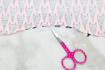 FREE Baby Burp Cloth Pattern - Sweet Red Poppy