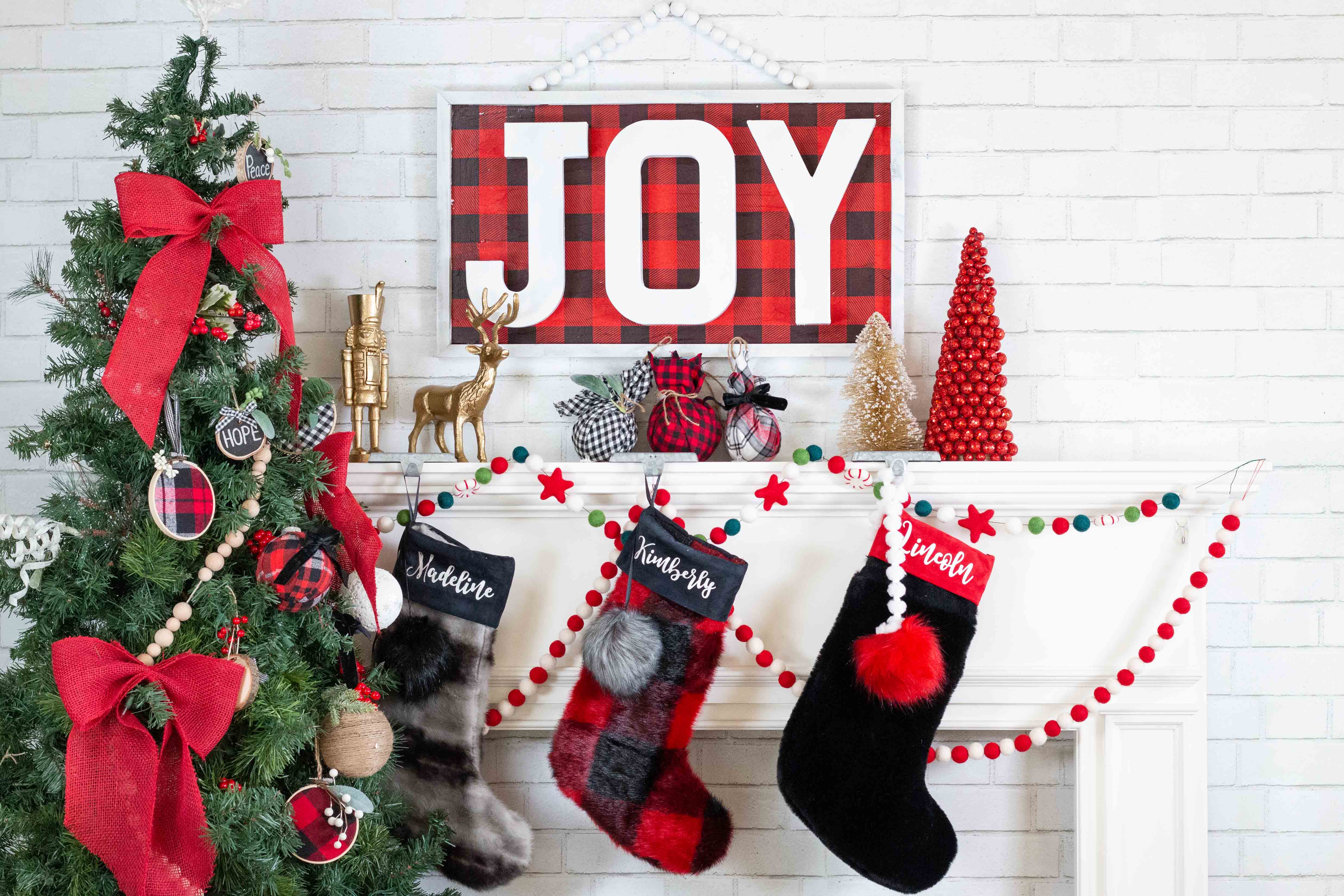 DIY Holiday JOY Sign Rustoleum Imagine Spray Paint - Sweet Red Poppy