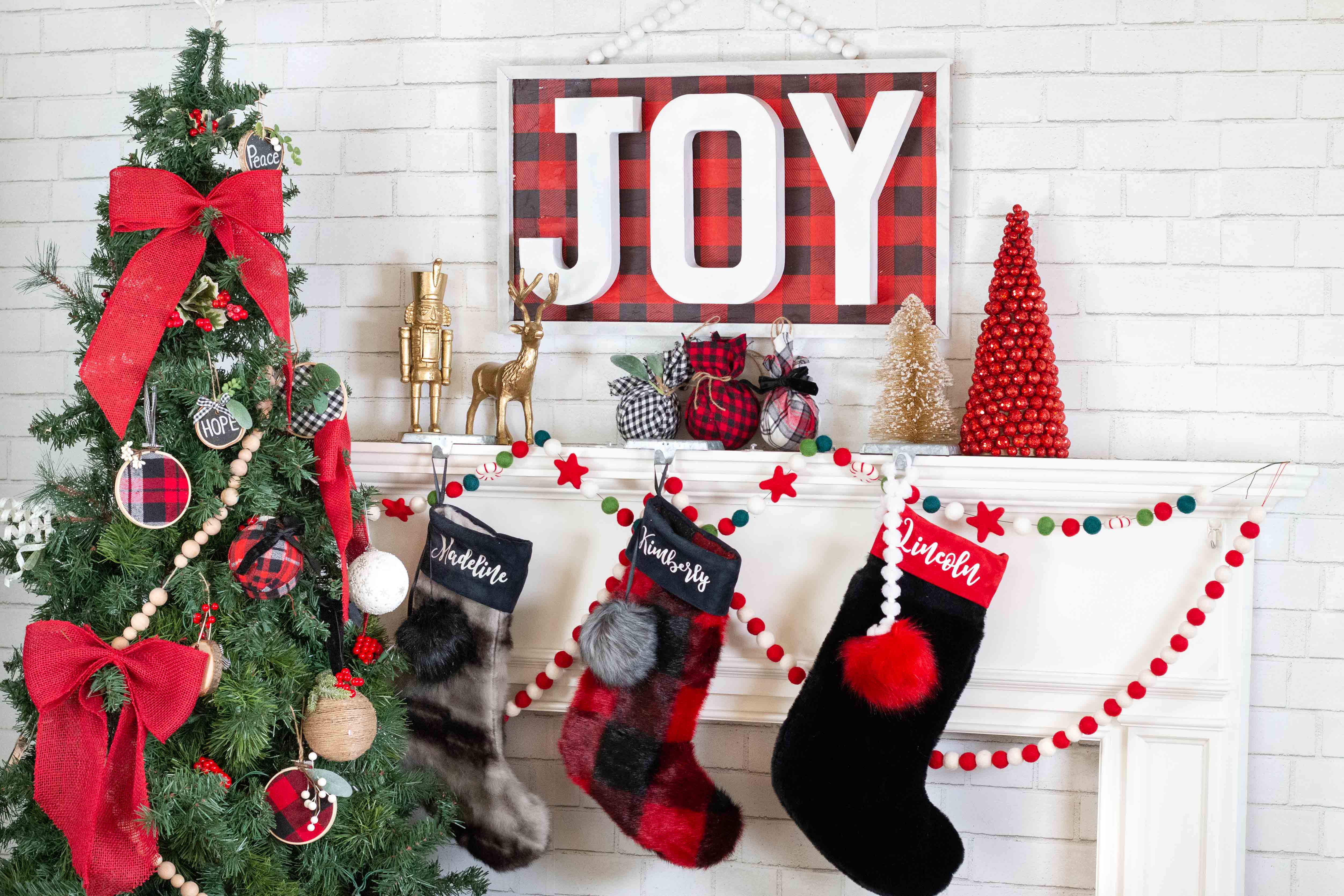 DIY Holiday JOY Sign Rustoleum Imagine Spray Paint - Sweet Red Poppy
