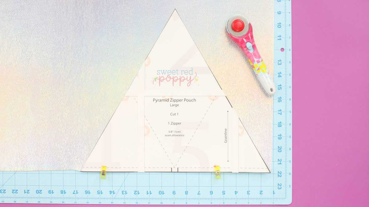 Zipper Triangle Pouch Sewing Tutorial - Sweet Red Poppy