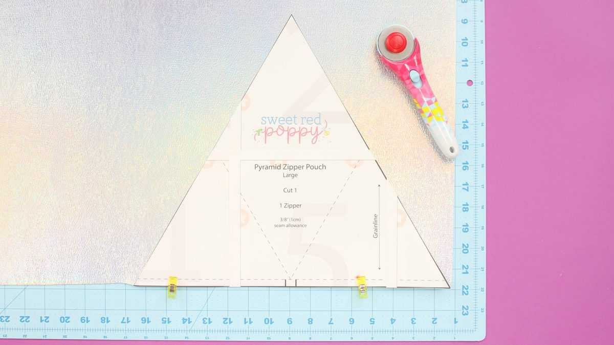 Zipper Triangle Pouch Sewing Tutorial - Sweet Red Poppy