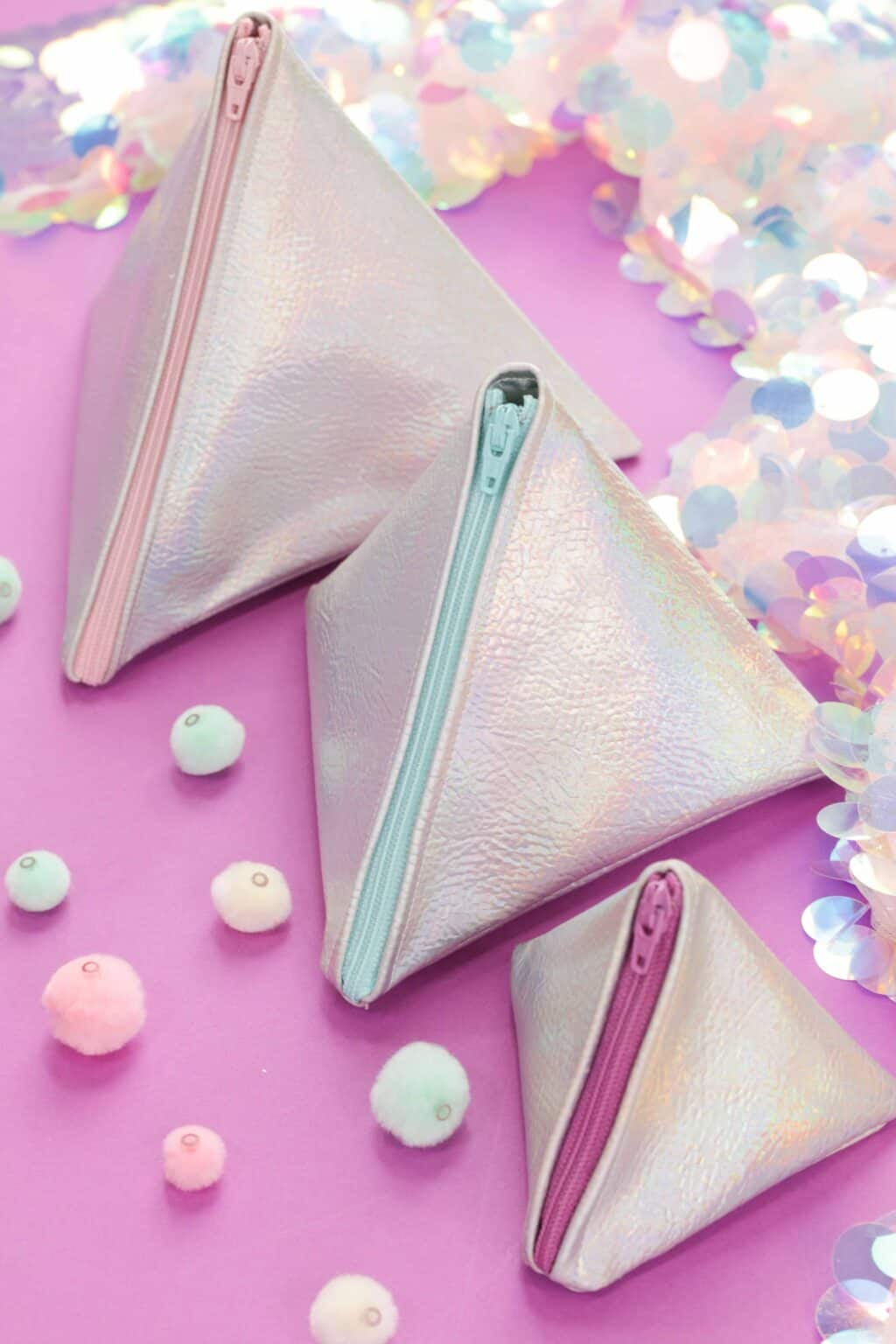 Zipper Triangle Pouch Sewing Tutorial - Sweet Red Poppy