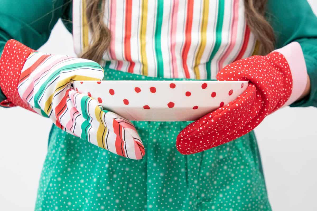 DIY Oven Mitt Sewing Tutorial - Sweet Red Poppy