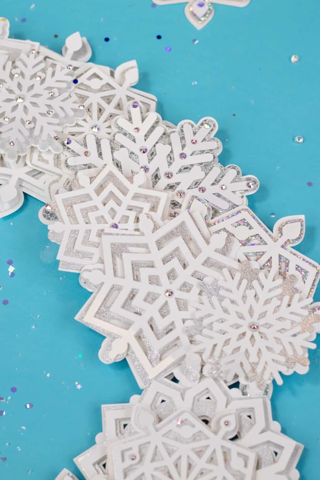 DIY Winter Snowflake Wreath | Sweet Red Poppy