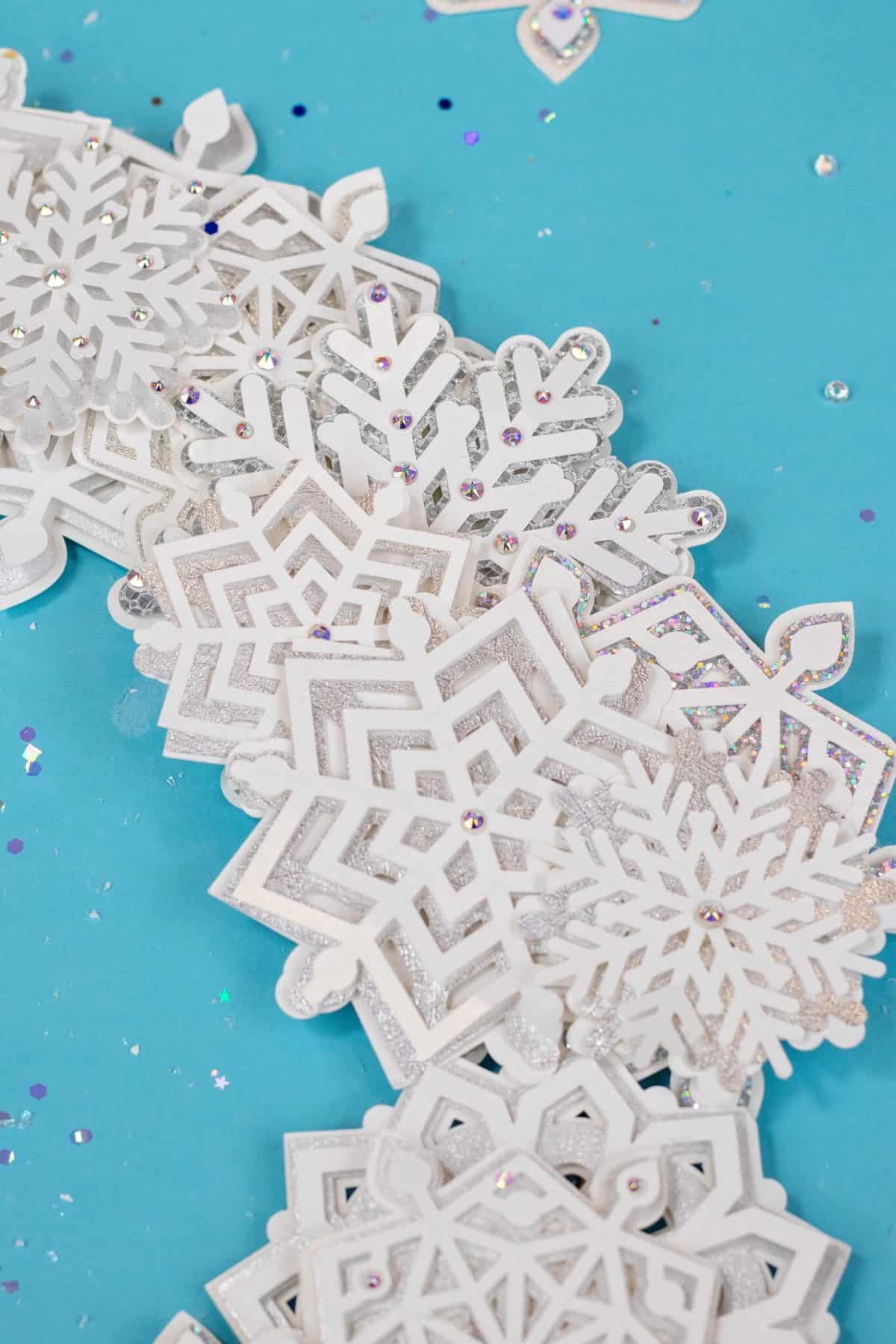 DIY Winter Snowflake Wreath | Sweet Red Poppy