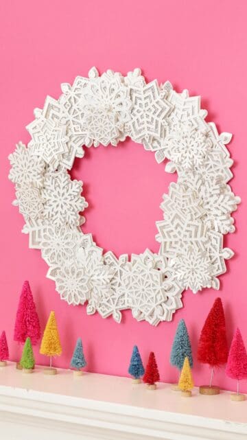 DIY Winter Snowflake Wreath | Sweet Red Poppy