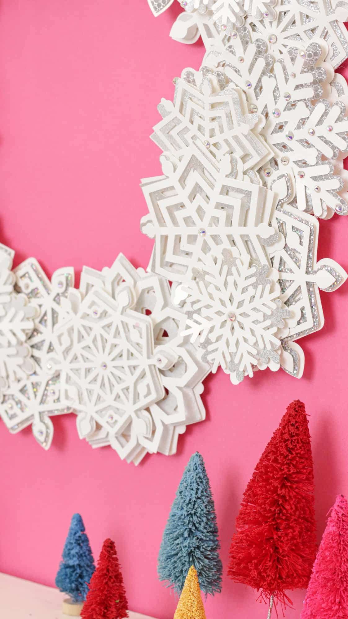 DIY Winter Snowflake Wreath | Sweet Red Poppy