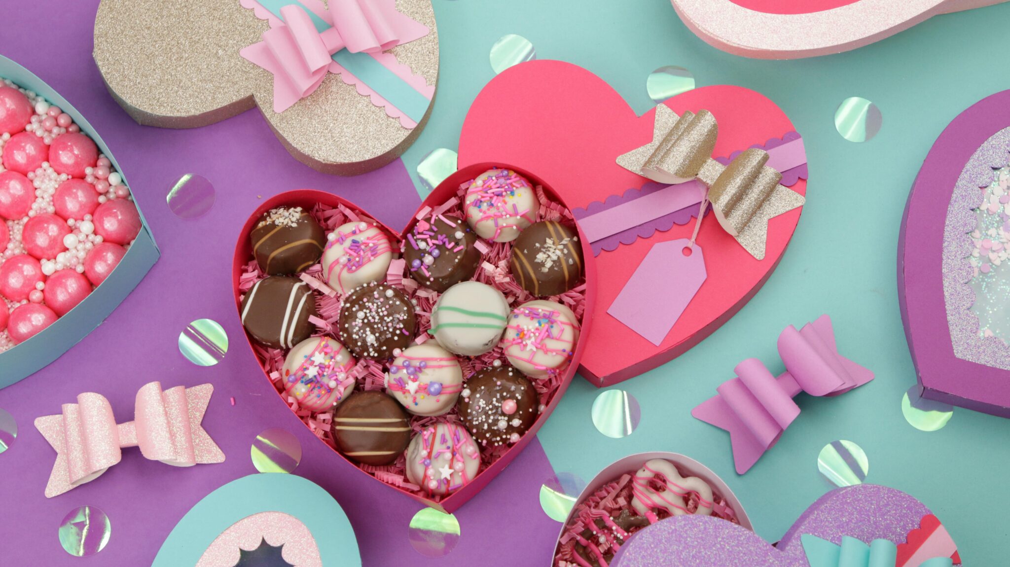 How to Make a 3D Heart-Shaped Box Free Template - Sweet Red Poppy