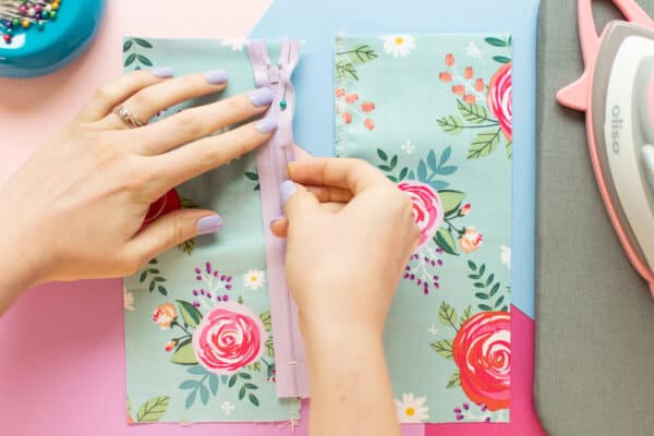 How to Sew a Centered Zipper (2 Ways) - Sweet Red Poppy