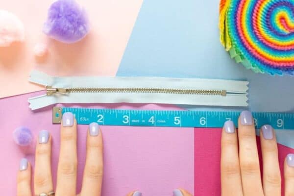 How to Sew a Centered Zipper (2 Ways) - Sweet Red Poppy