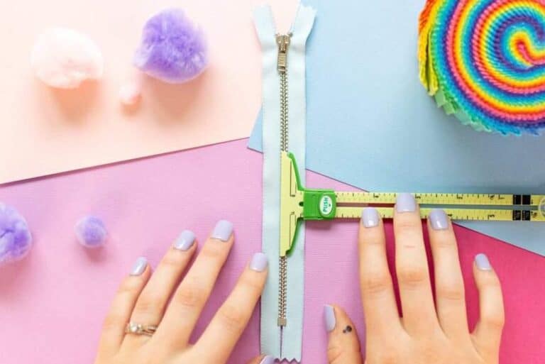 How to Sew a Centered Zipper (2 Ways) - Sweet Red Poppy