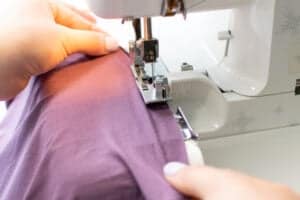 How to Sew a Lettuce-Edge Hem with a Serger - Sweet Red Poppy