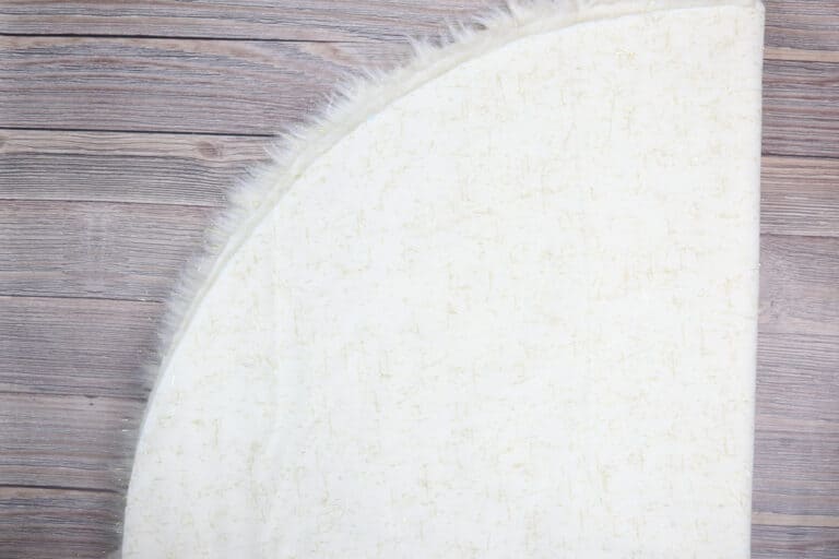 No Sew Faux Fur Tree Skirt - Sweet Red Poppy