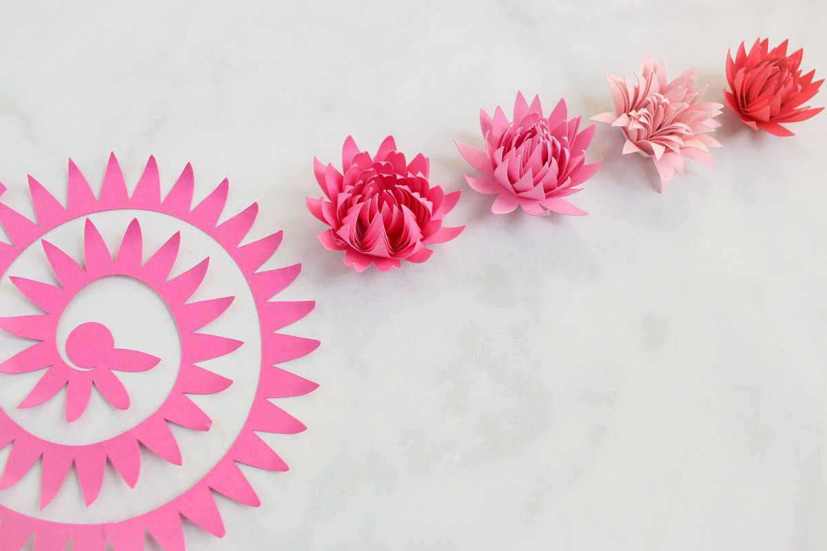 Free Rolled Paper Flower Wreath Template - Sweet Red Poppy