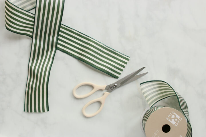 How to Tie a Perfect Bow with Ribbon - Seven Ways - Sweet Red Poppy