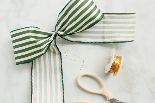 How to Tie a Perfect Bow with Ribbon - Seven Ways - Sweet Red Poppy