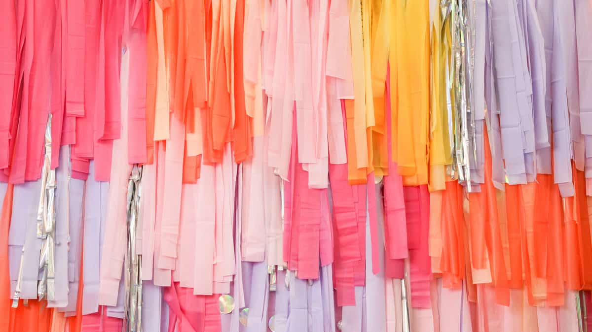 DIY Tablecloth Party Backdrop - Sweet Red Poppy