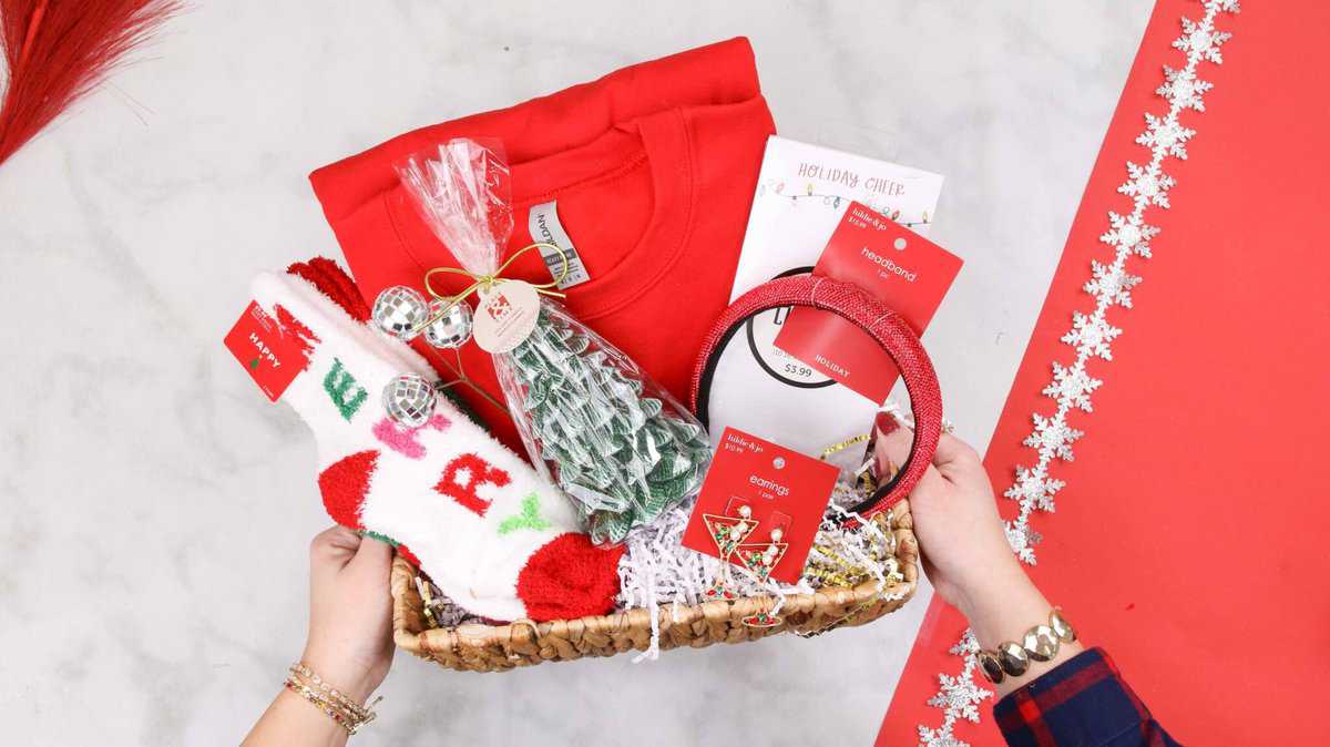How to a Make Christmas Gift Basket in 5 Steps - Sweet Red Poppy