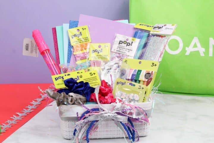 How to a Make Christmas Gift Basket in 5 Steps - Sweet Red Poppy