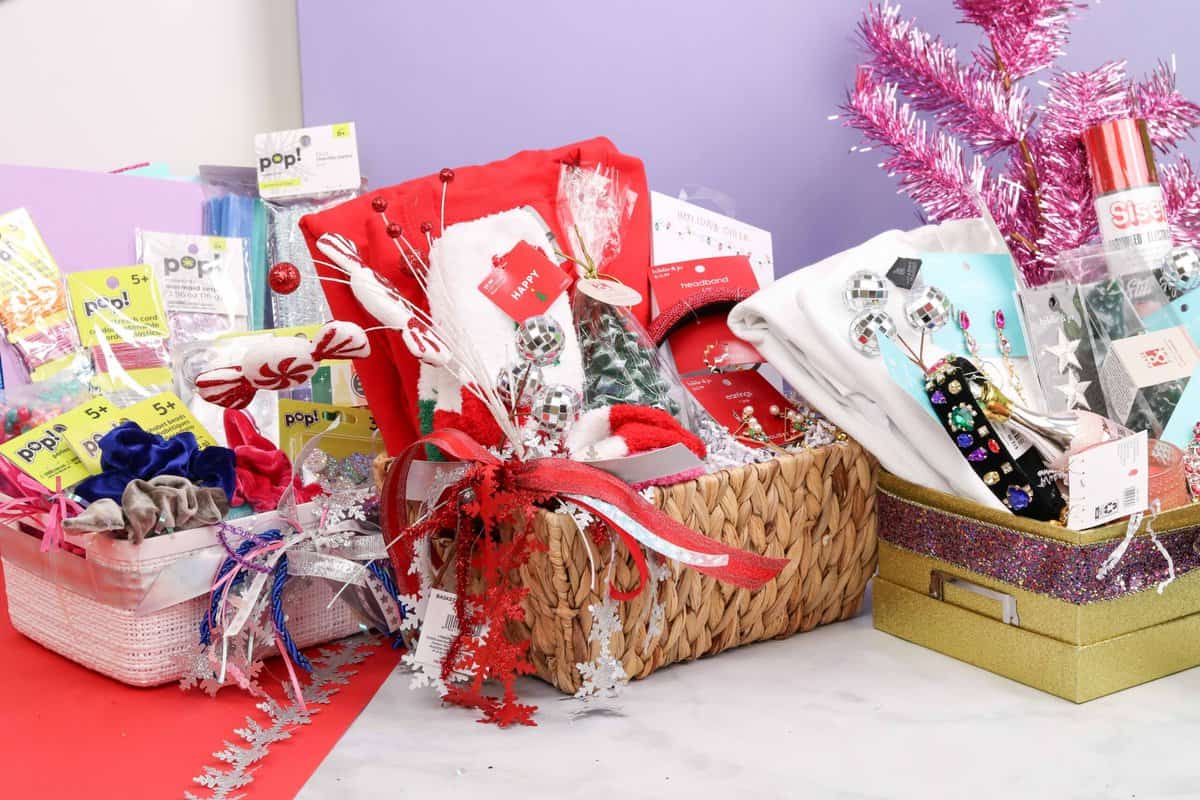 How to a Make Christmas Gift Basket in 5 Steps - Sweet Red Poppy